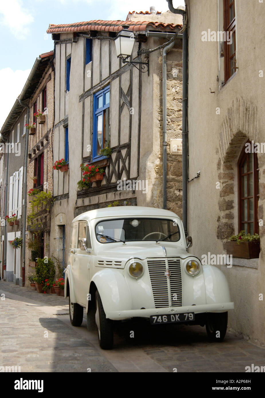 Classic renault estate hi-res stock photography and images - Alamy