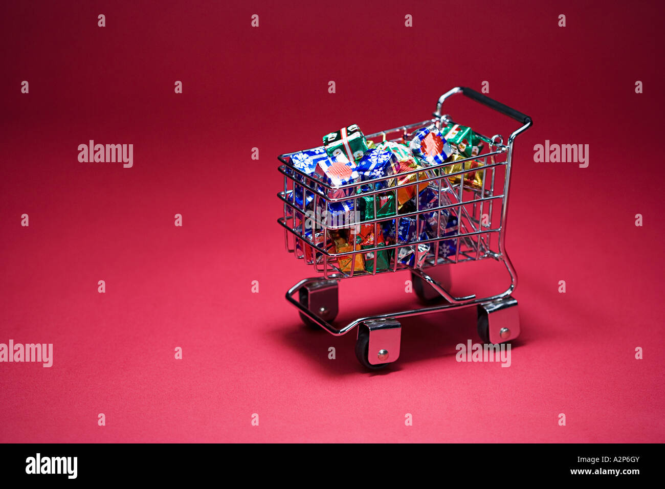 Shopping trolley full hi-res stock photography and images - Alamy