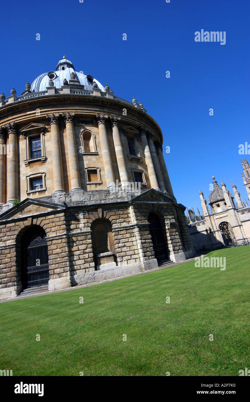 Image famous radcliffe camera hi-res stock photography and images - Alamy