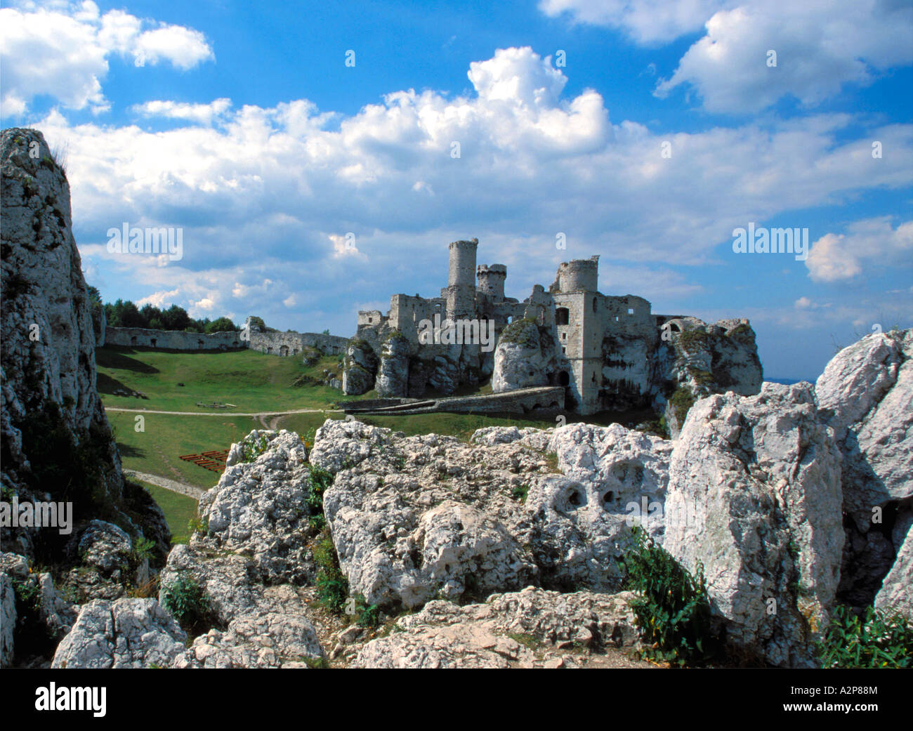Fantasy castle ruins hi-res stock photography and images - Alamy