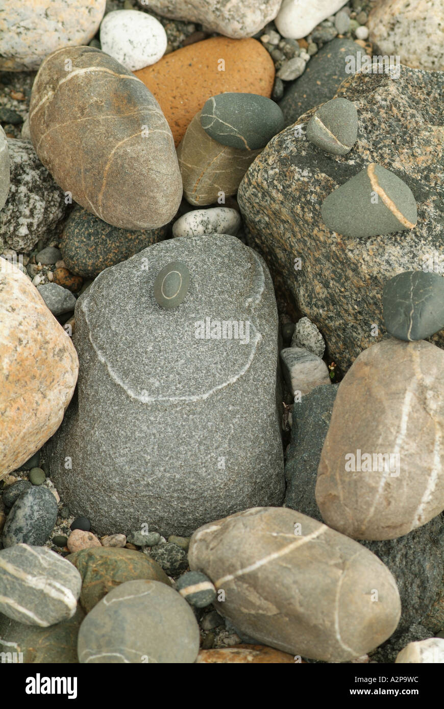 rocks and stones forming circle with pattern of lines Stock Photo - Alamy
