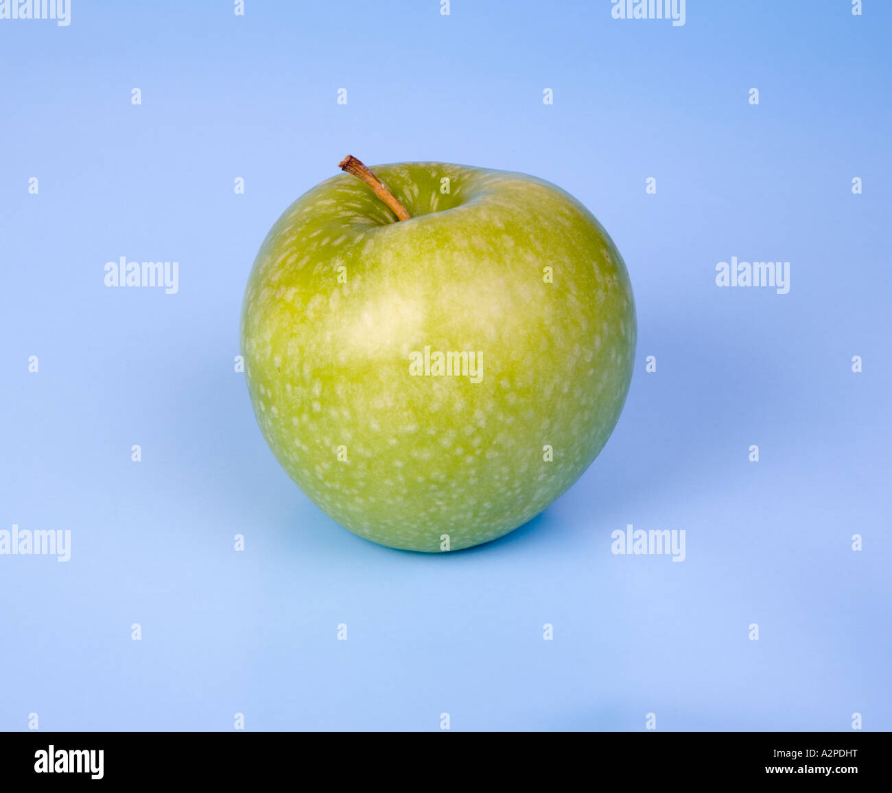 Side view of English Granny Smith Apple Stock Photo - Alamy