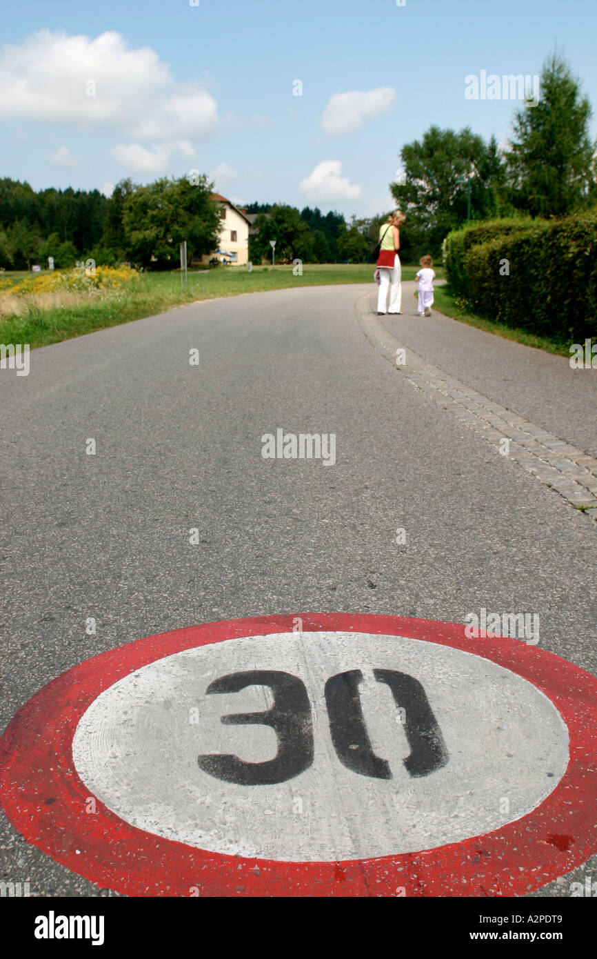 30 speed limit hi-res stock photography and images - Alamy