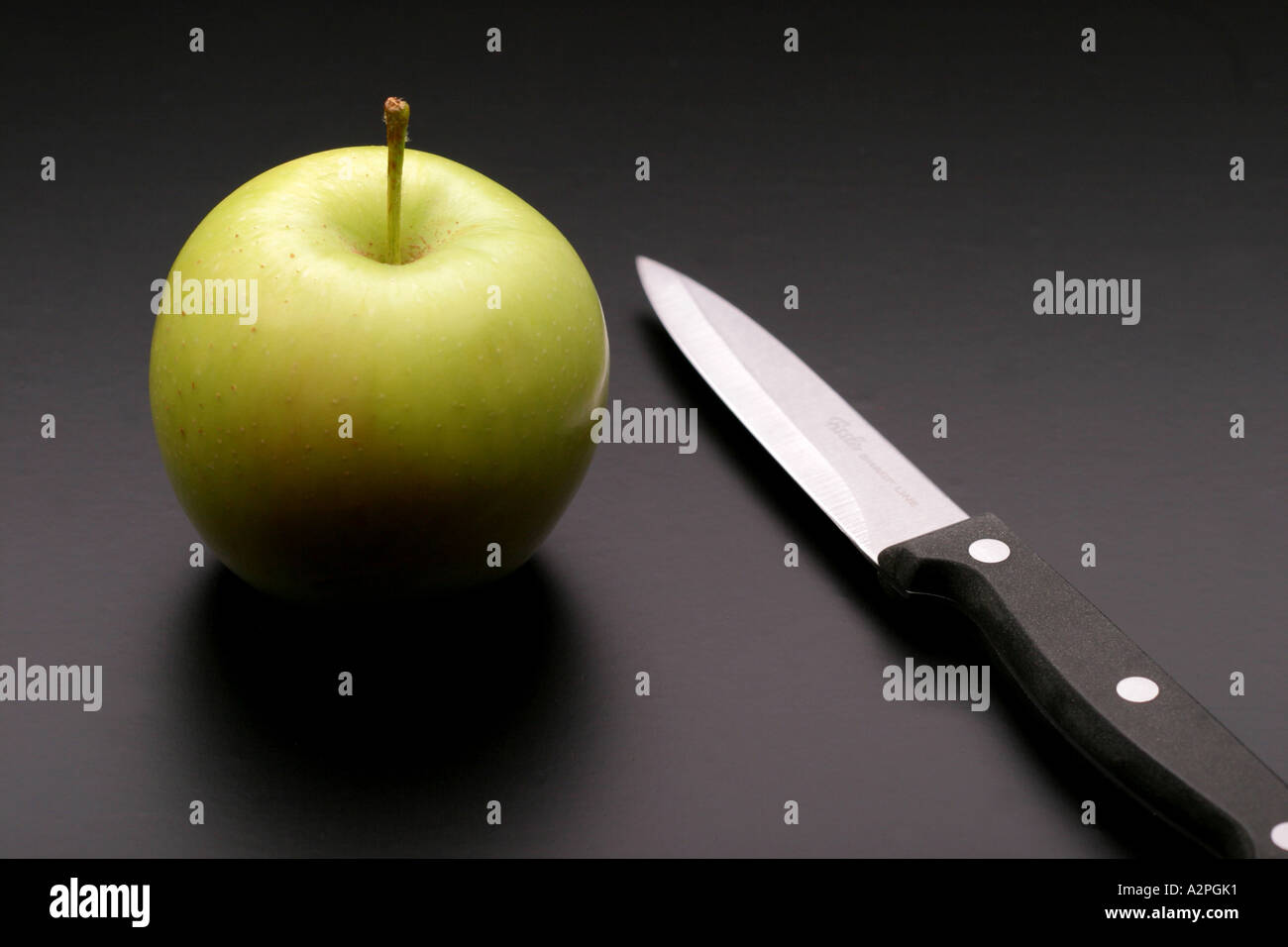 cutting an apple Stock Photo - Alamy