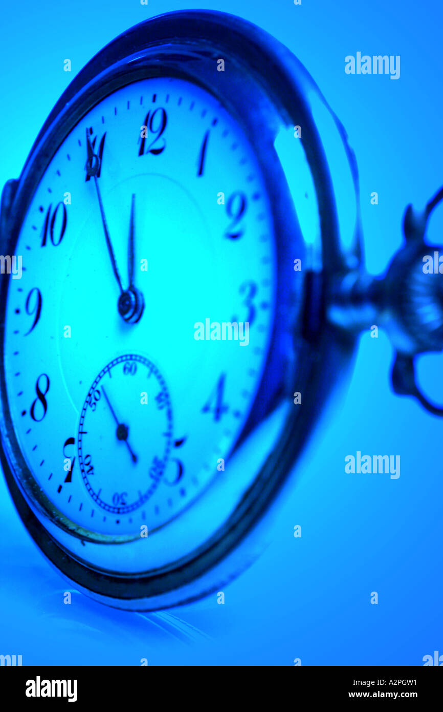 12 clock hi-res stock photography and images - Alamy