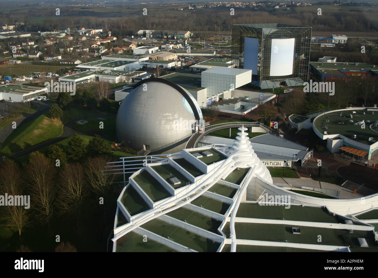 Les Ailes du Courage and Space Station 3D imax theatre from La Gyrotour ...