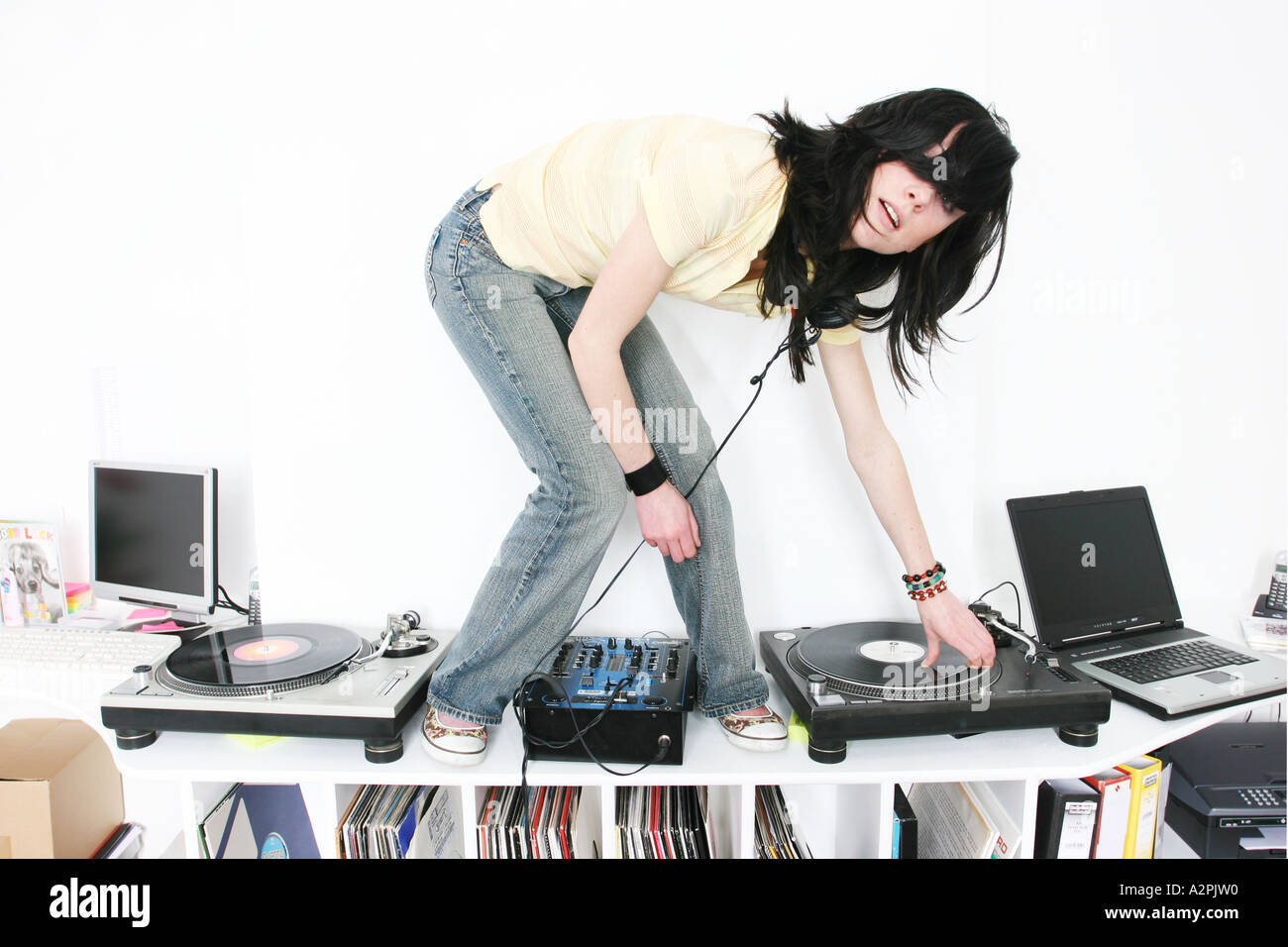 Black female disc jockey hi-res stock photography and images - Alamy