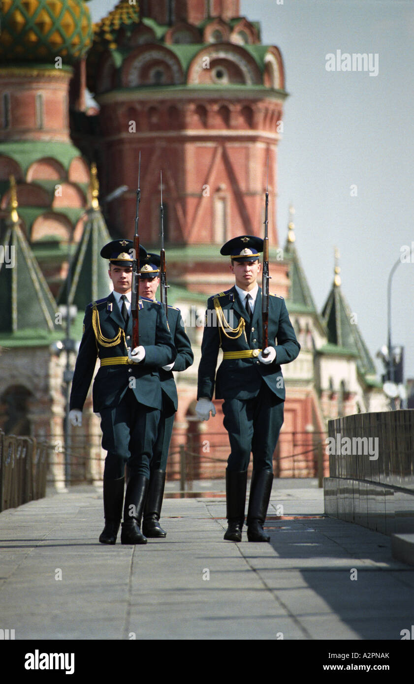 Russian soldiers parade in front of Lenin's Tomb, Red Square, Moscow ...