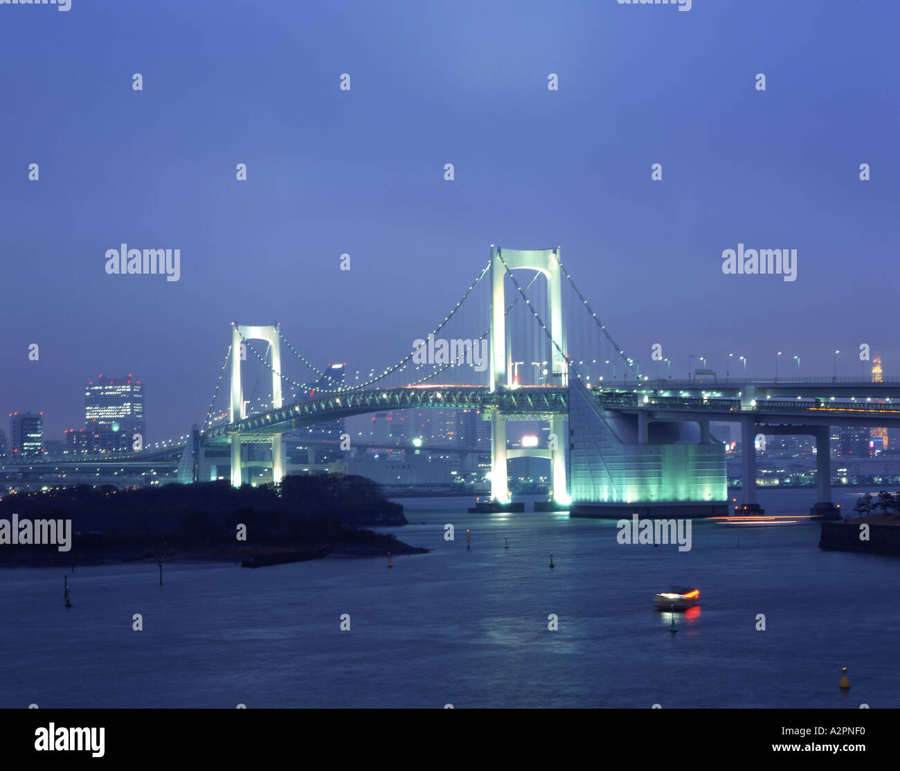 The Rainbow Bridge that connects central Tokyo to Daiba over Tokyo ...