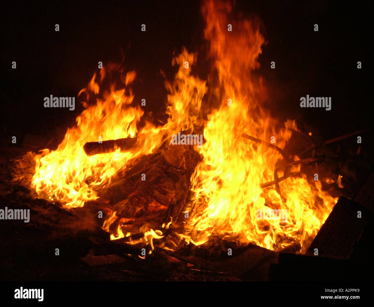wood in bon-fire Stock Photo - Alamy