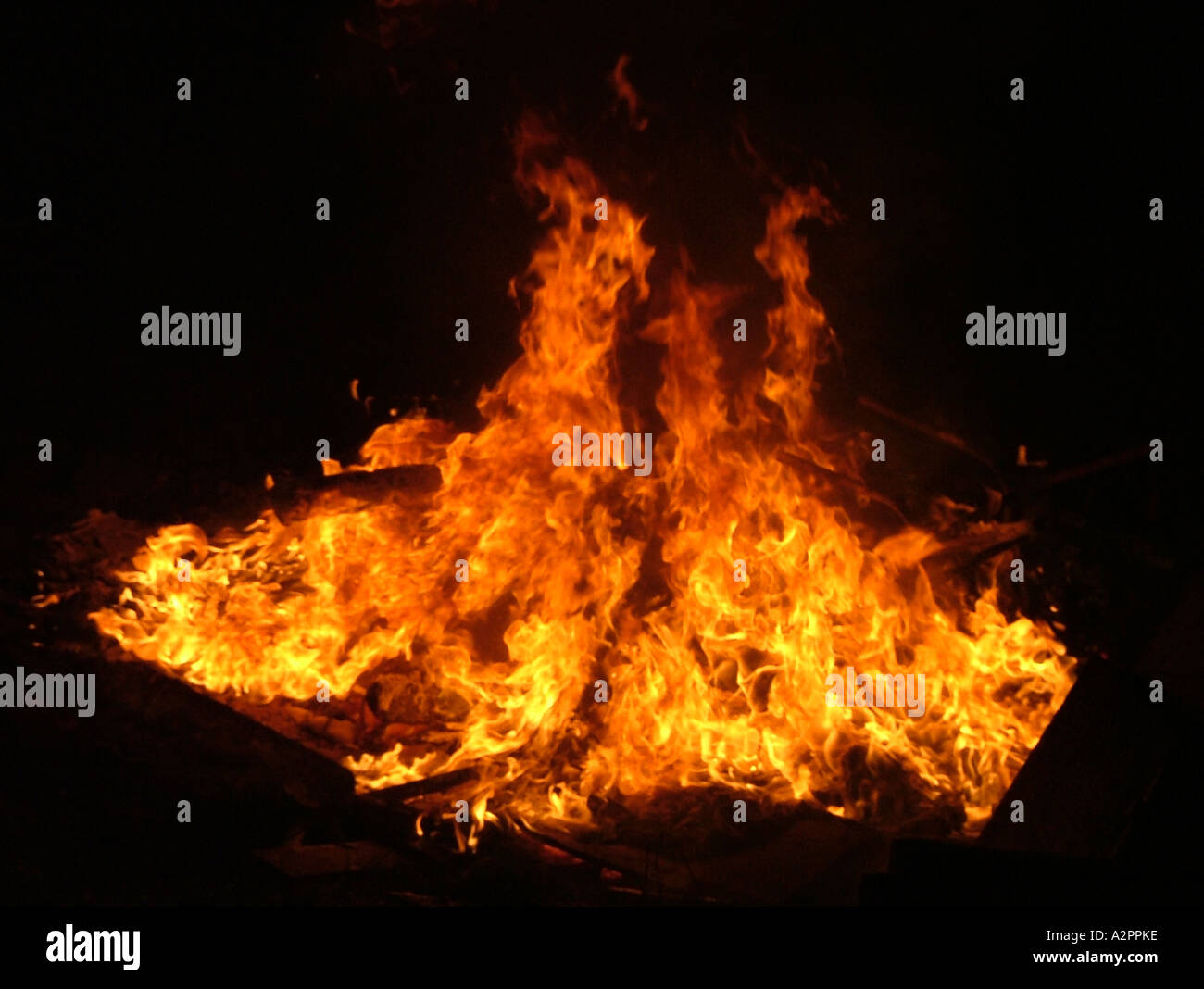 bon-fire at night Stock Photo - Alamy