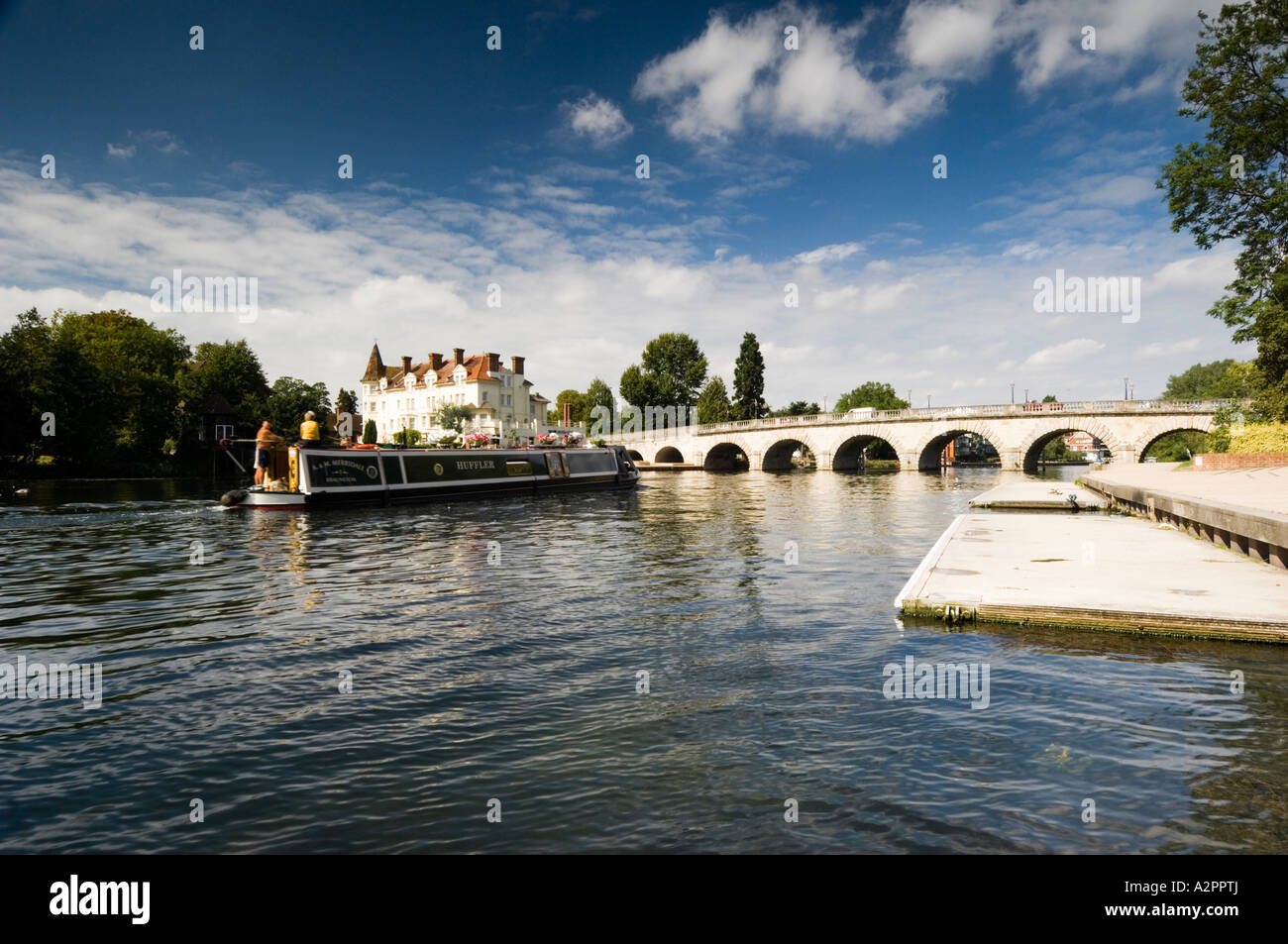 Narrowboat approaching bridge hi-res stock photography and images - Alamy