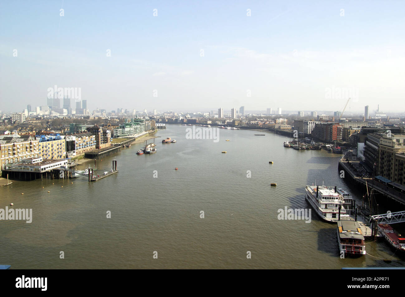 London skyline looking east hi-res stock photography and images - Alamy