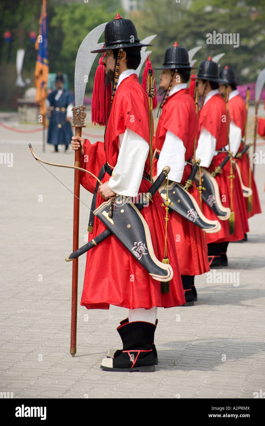 Ceremonial Guard Gyeongbokgung Palace Seoul South Korea Stock Photo - Alamy
