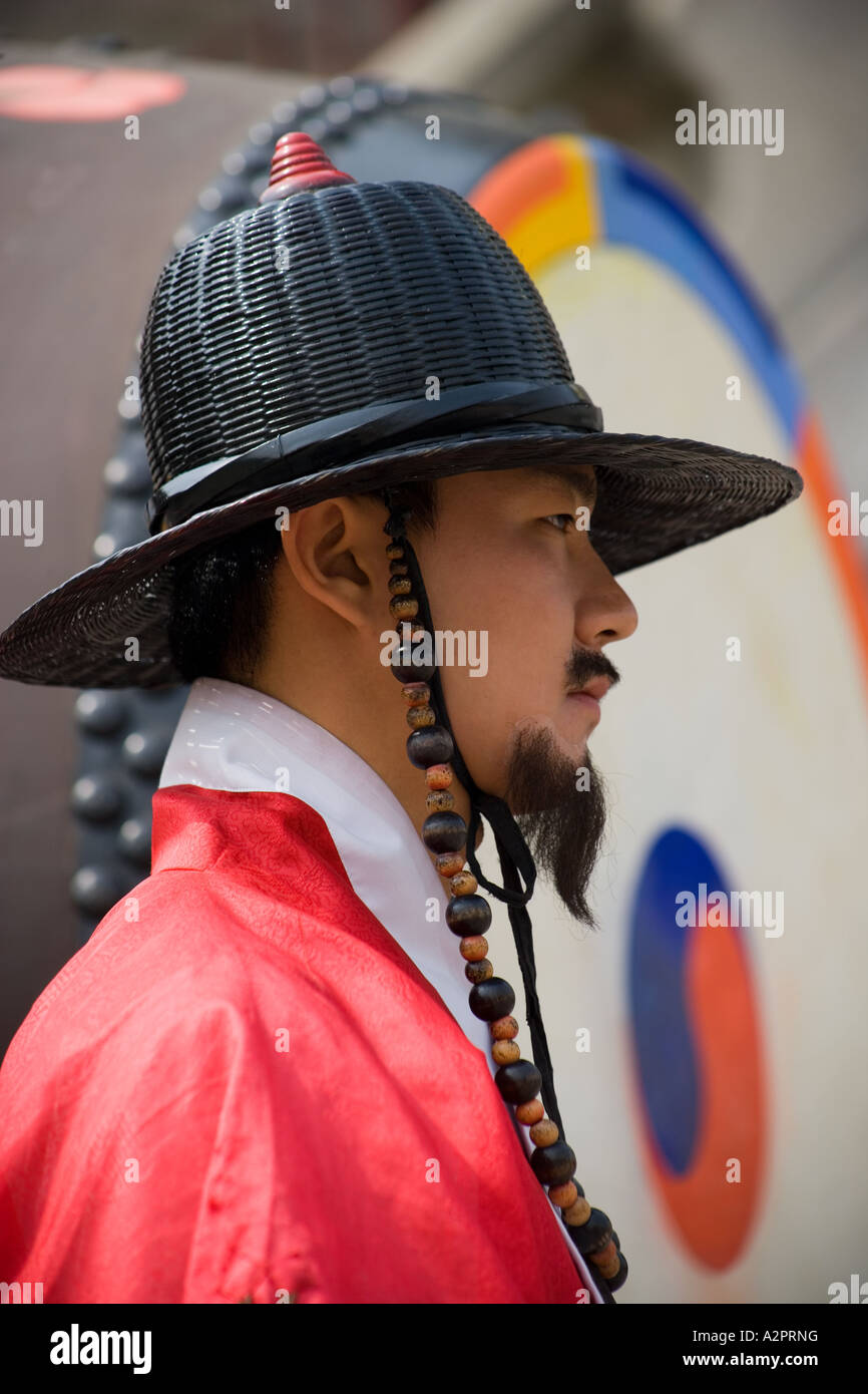 Ceremonial Guard Gyeongbokgung Palace Seoul South Korea Stock Photo - Alamy