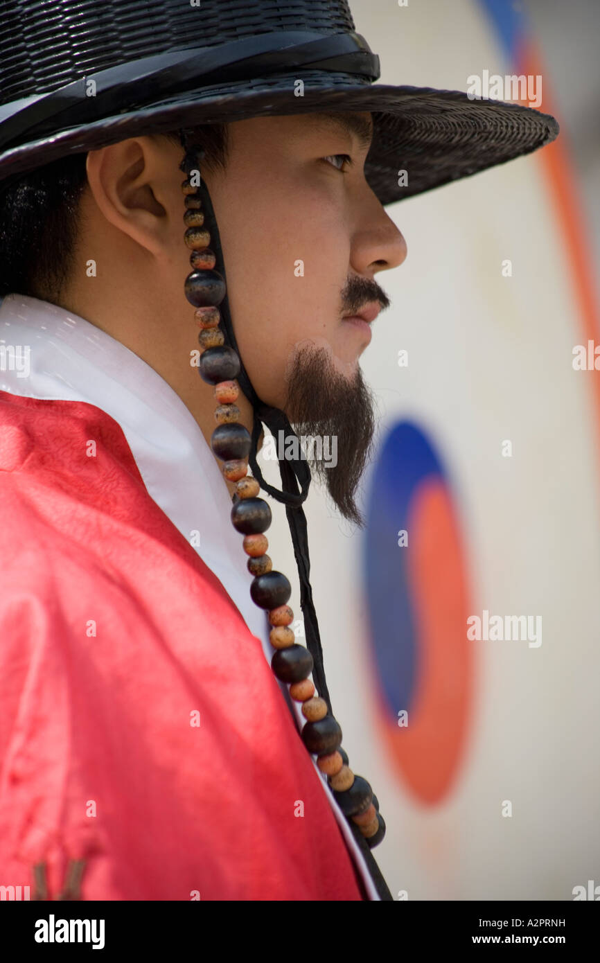 Ceremonial Guard Gyeongbokgung Palace Seoul South Korea Stock Photo - Alamy