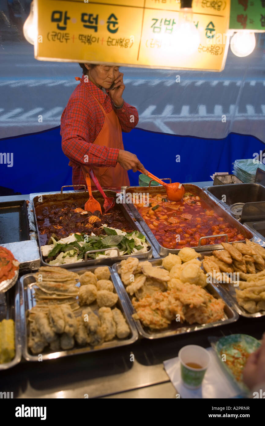 Seoul outdoor stall hi-res stock photography and images - Alamy