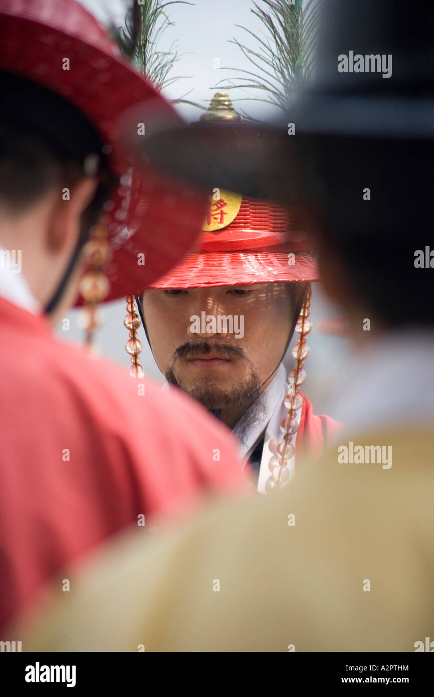 Ceremonial Guard Gyeongbokgung Palace Seoul South Korea Stock Photo - Alamy