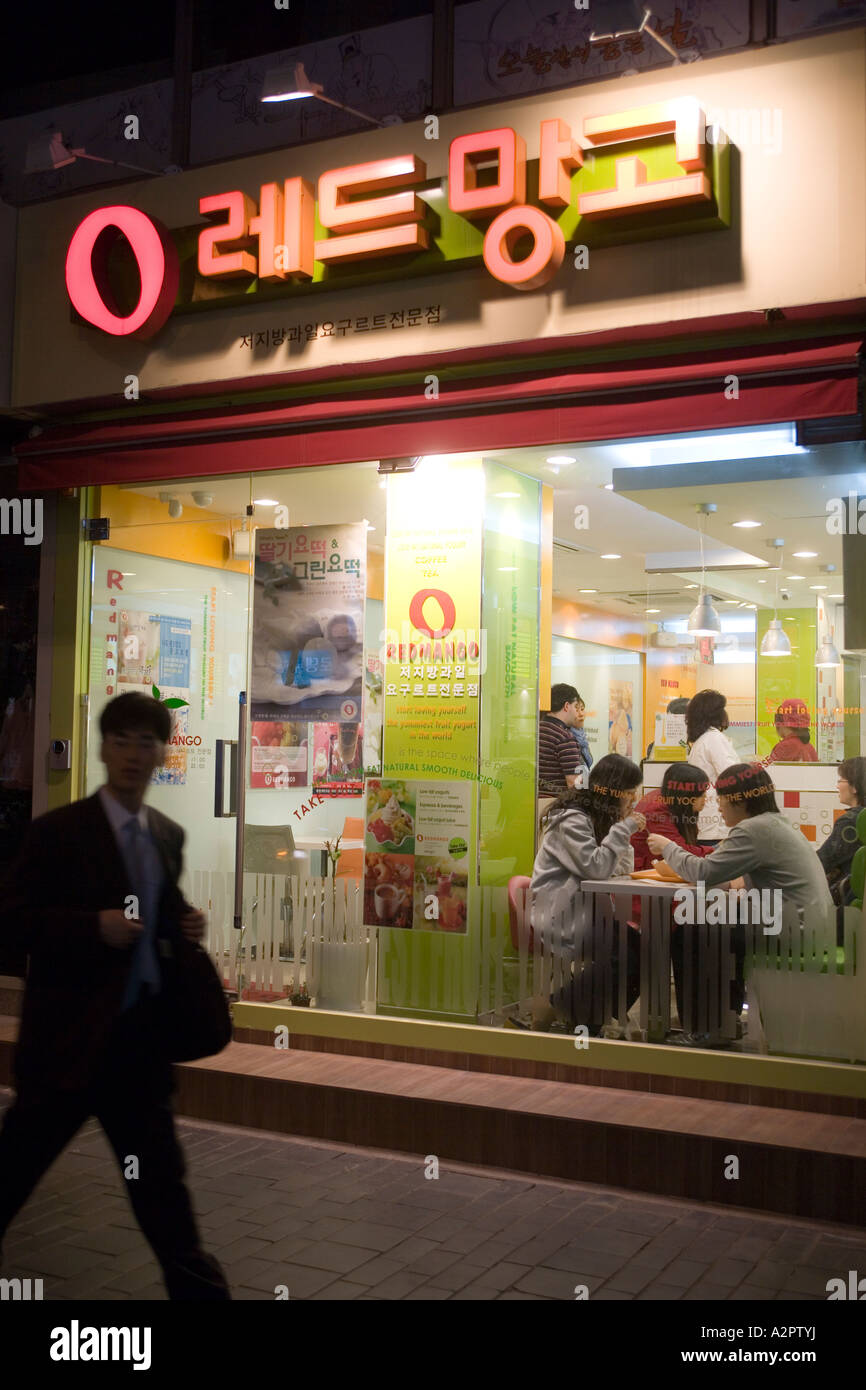 Red Mango Juice and Yoghurt Bar Seoul South Korea Stock Photo - Alamy