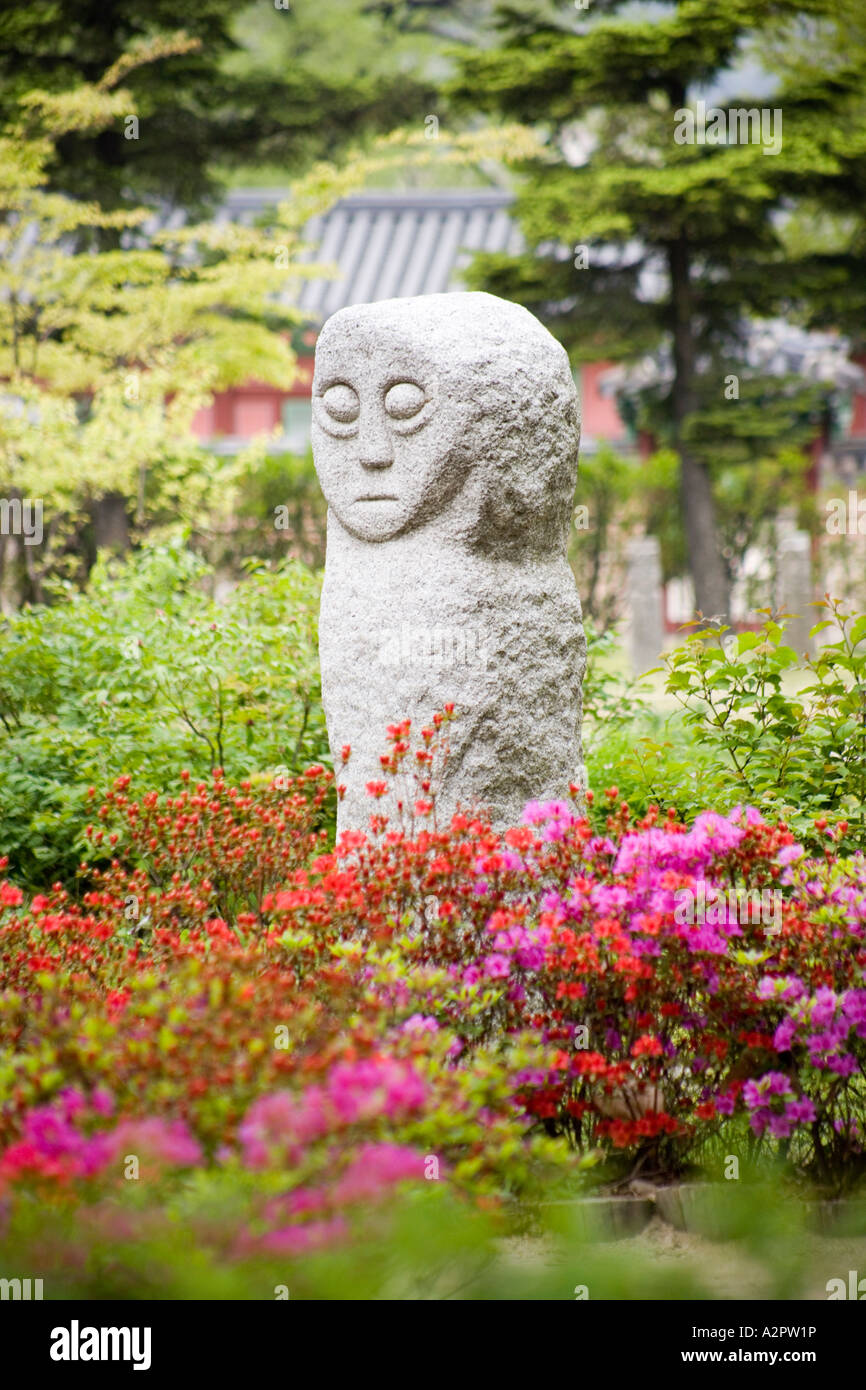 Korean sculptures hi-res stock photography and images - Alamy