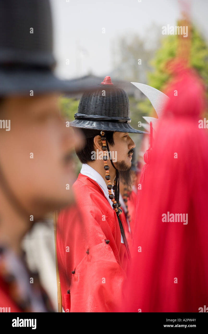 Ceremonial Guard Gyeongbokgung Palace Seoul South Korea Stock Photo - Alamy