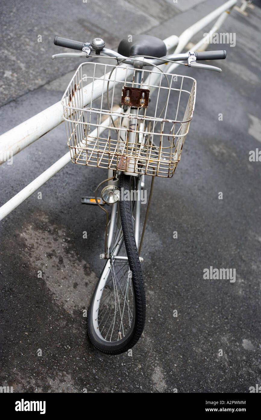 Buckled wheel hi-res stock photography and images - Alamy