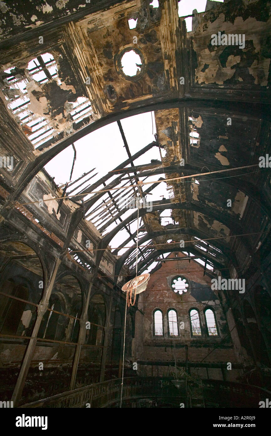 House destroyed by fire uk hi-res stock photography and images - Alamy