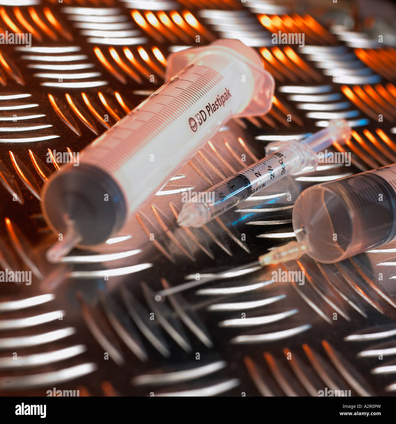 Test tubes and syringes hi-res stock photography and images - Alamy