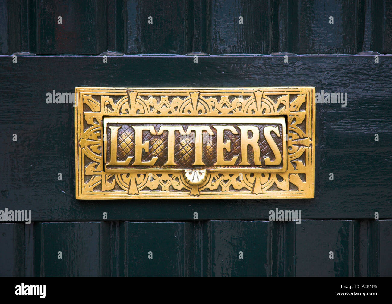 Old fashioned letterbox hi-res stock photography and images - Alamy