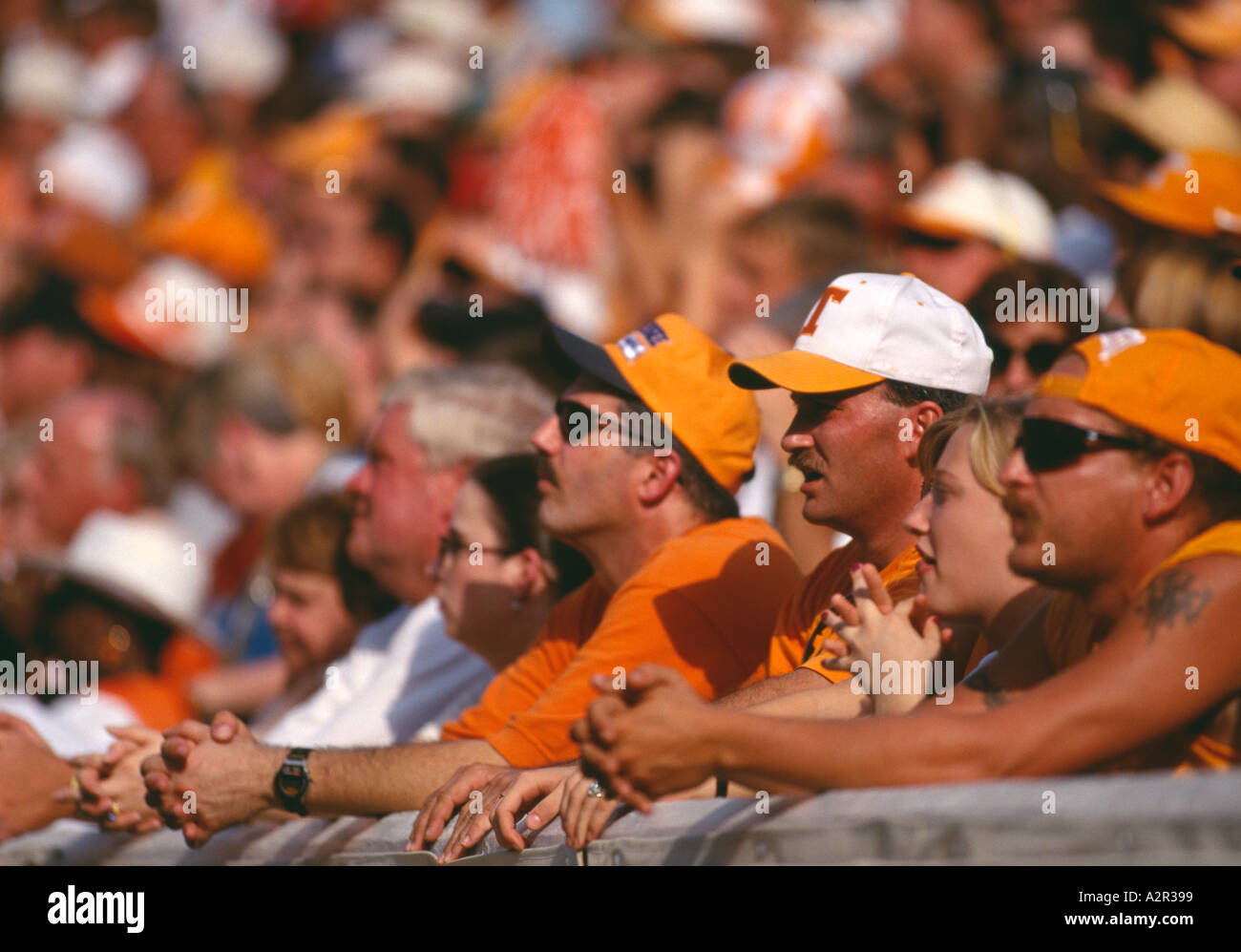 Football spectators hi-res stock photography and images - Alamy