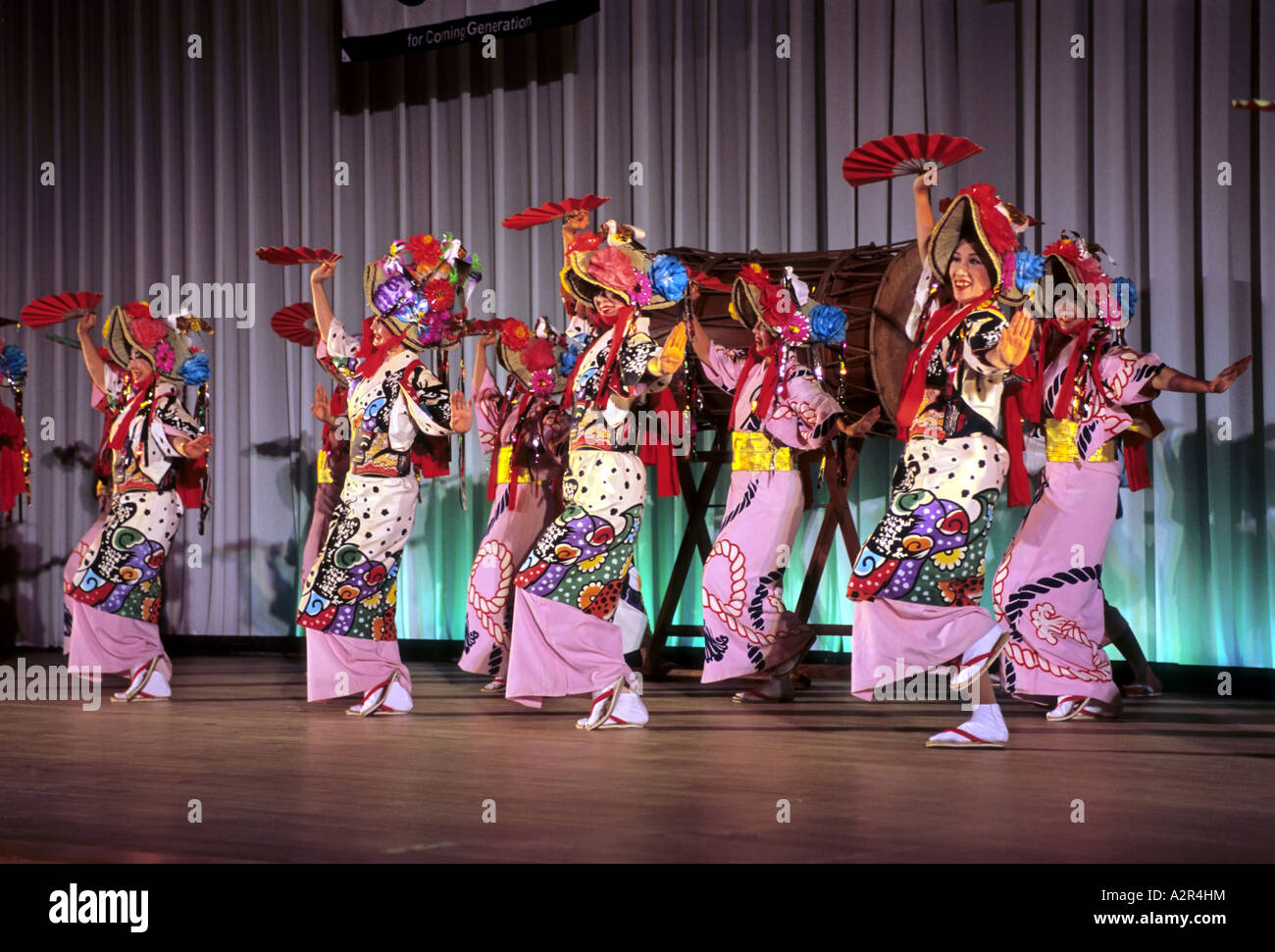 Traditional Japanese dance Stock Photo - Alamy