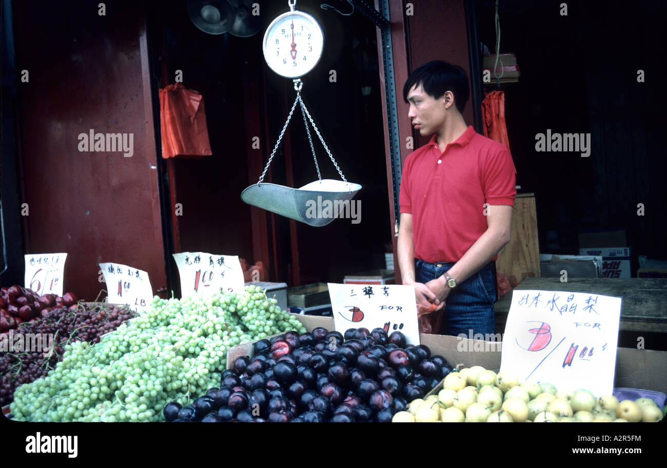 FRUIT STAND IN CHINATOWN NEW YORK Stock Photo - Alamy