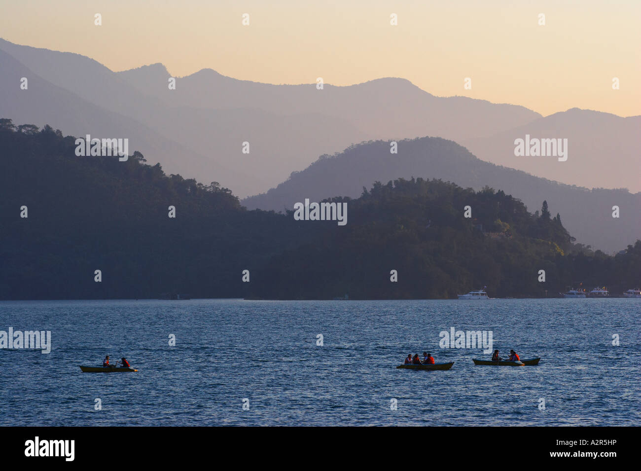 People Rowing Boats On Lake Stock Photo - Alamy
