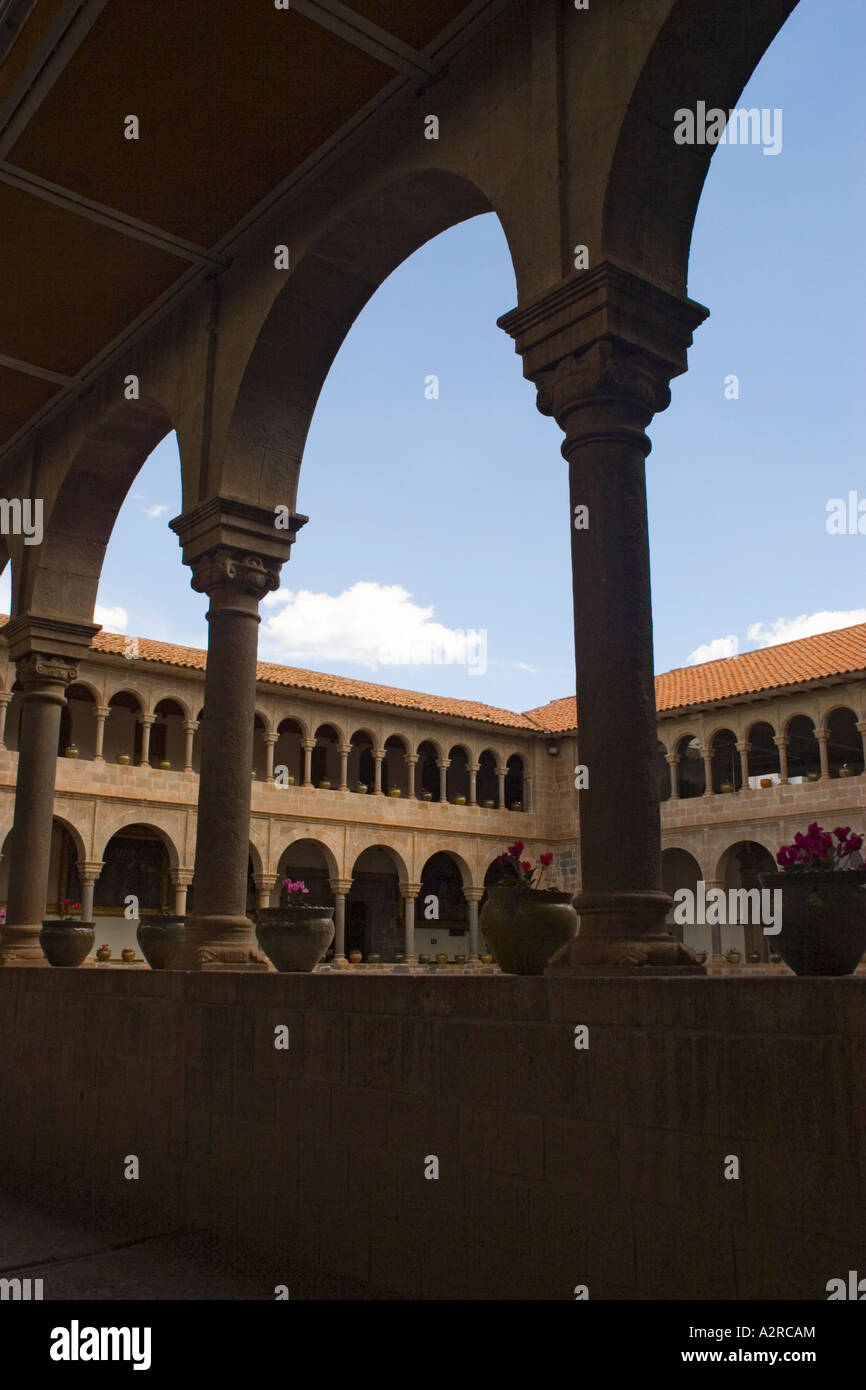 Colonnaded courtyard hi-res stock photography and images - Alamy