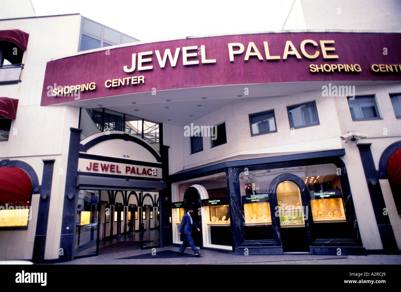 Money gold diamonds hi-res stock photography and images - Alamy