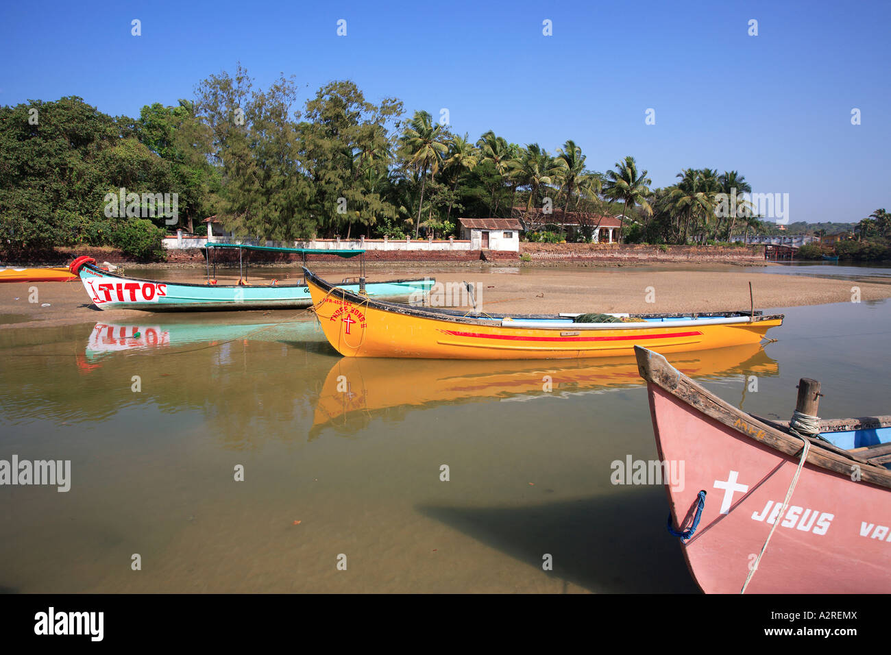 Canoe on river goa india hi-res stock photography and images - Alamy