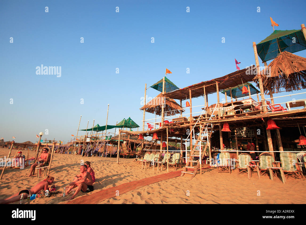 INDIA NORTH GOA A SHACK ON CANDOLIM BEACH Stock Photo - Alamy