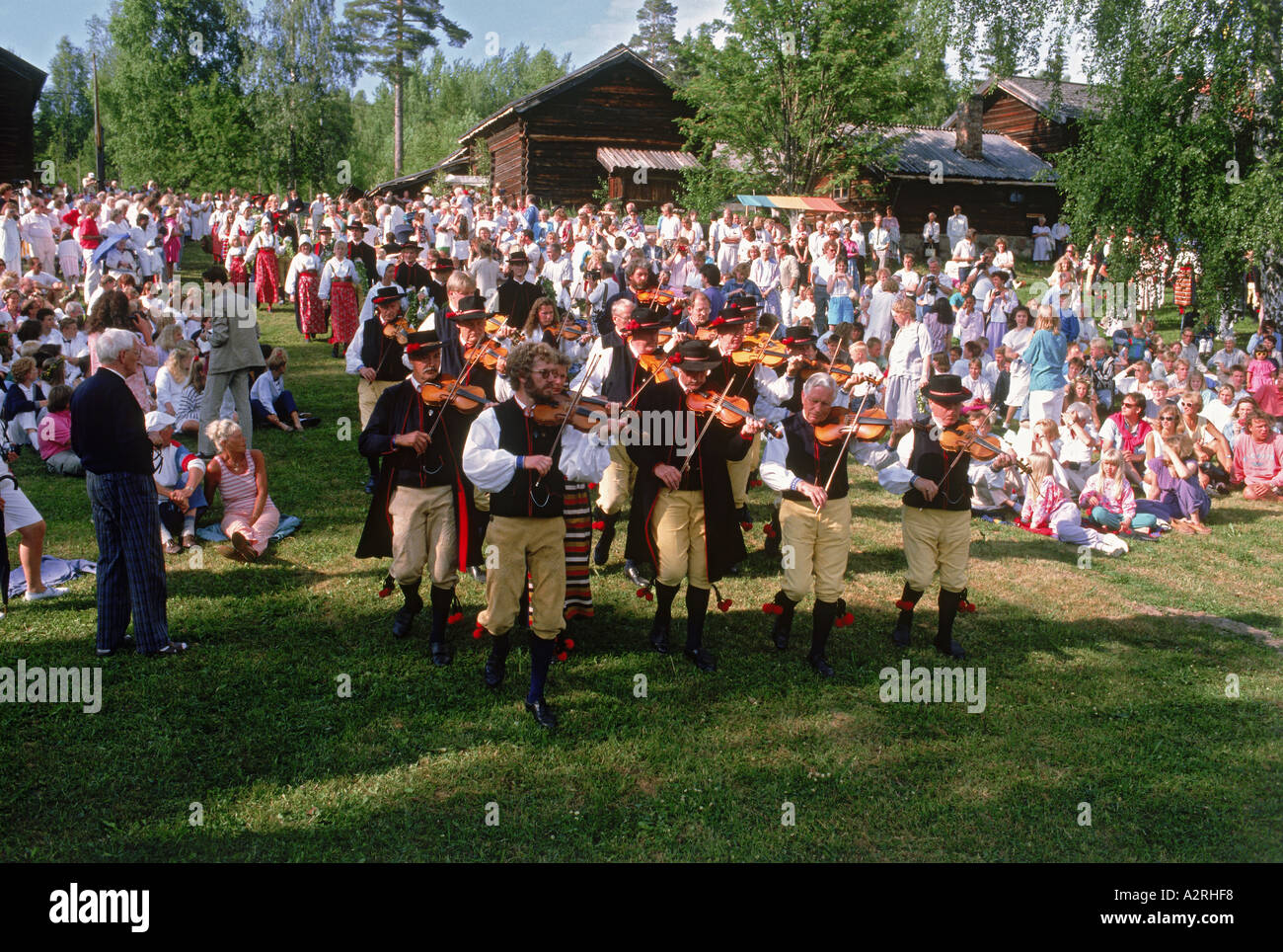 Fiddler’s green in country and folk hi-res stock photography and images ...