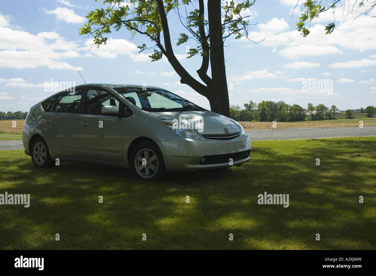 2004 TOYOTA PRIUS GASOLINE-ELECTRIC HYBRID CAR WHICH USES GASOLINE TO ...
