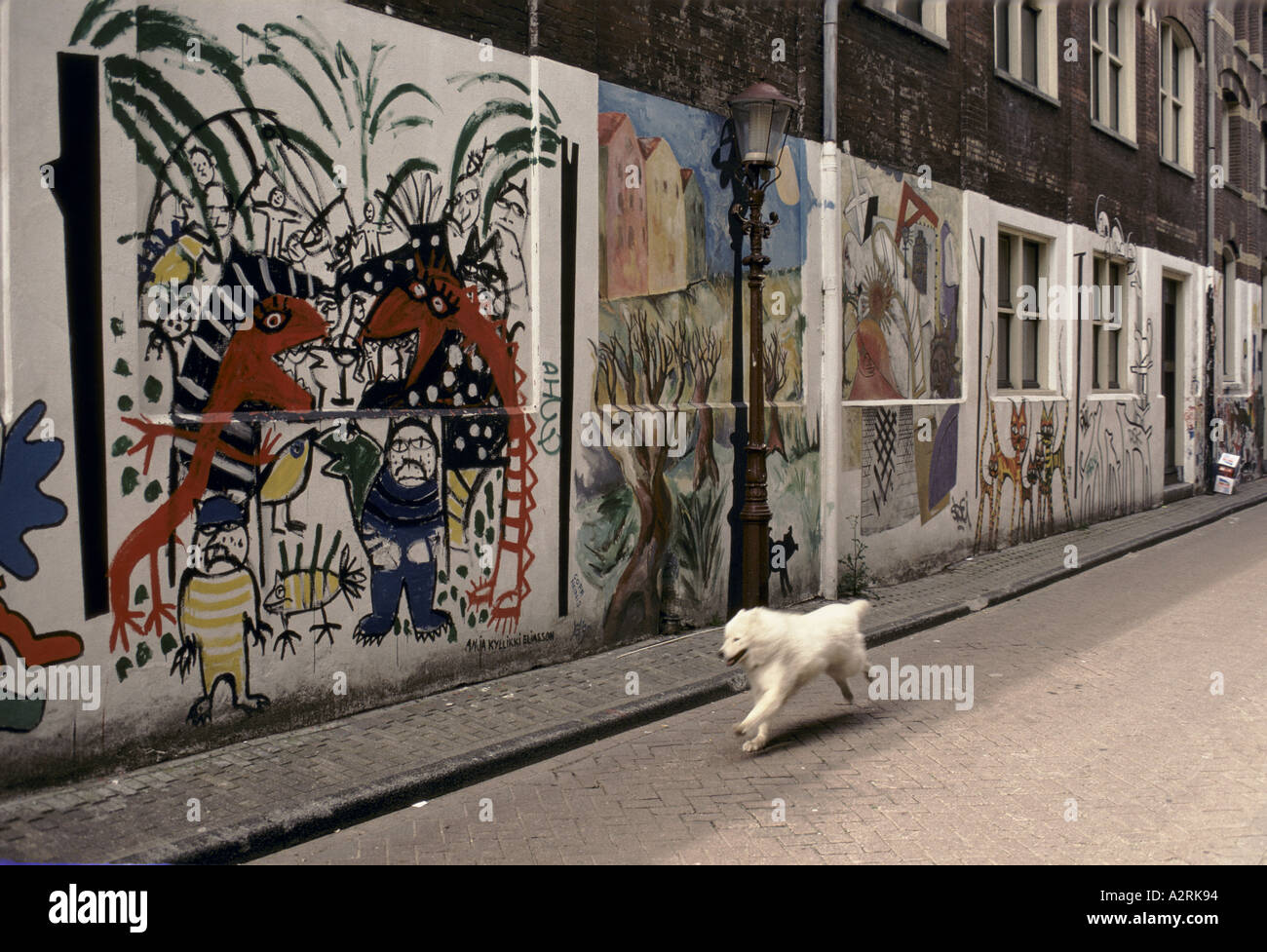 Dog mural hi-res stock photography and images - Alamy