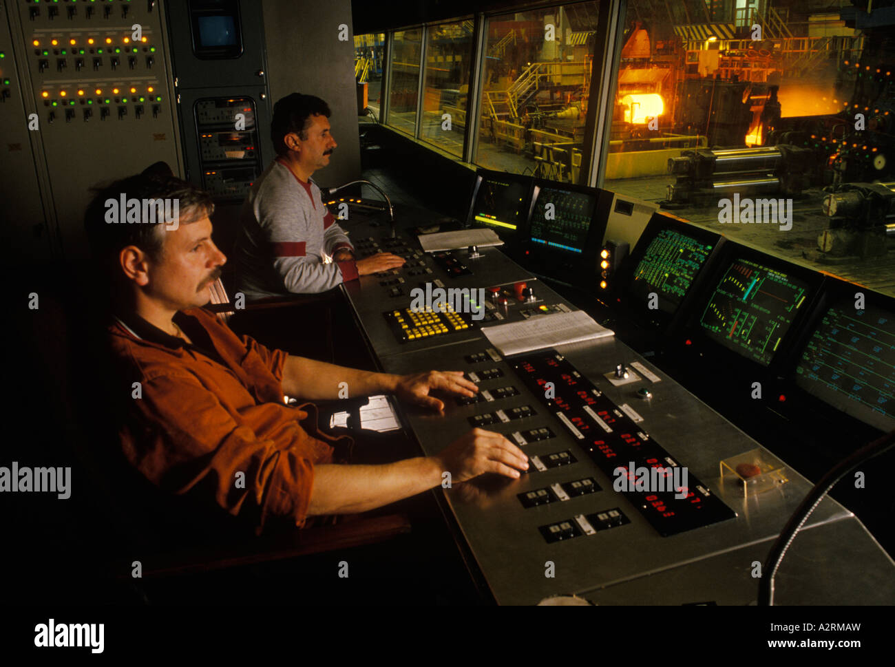 Factory 1980s england hi-res stock photography and images - Alamy