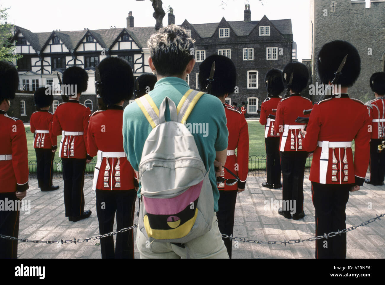 tower of london tourist watching soldiers Stock Photo - Alamy