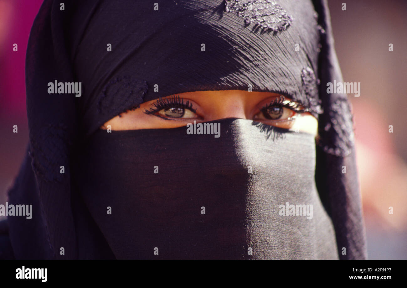 Close up of berber woman's face and eyes behind black veil, Marrakech ...