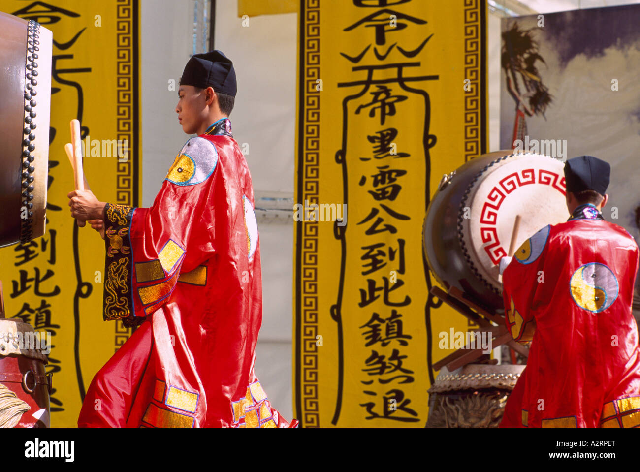 Taiko Drummers from Taiwan drumming on Taiko / Wadaiko Drums at ...