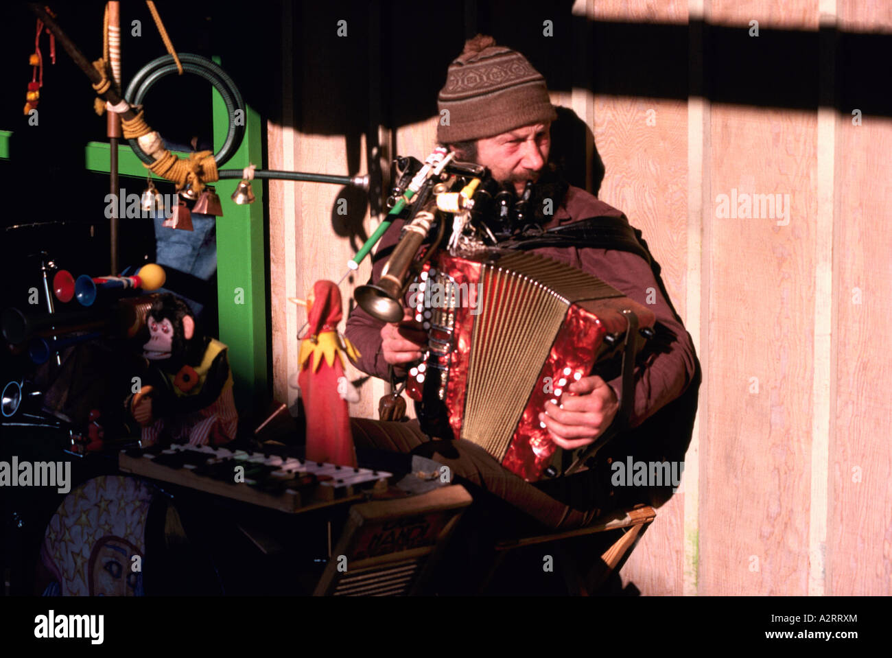 A street musician performing hi-res stock photography and images - Alamy