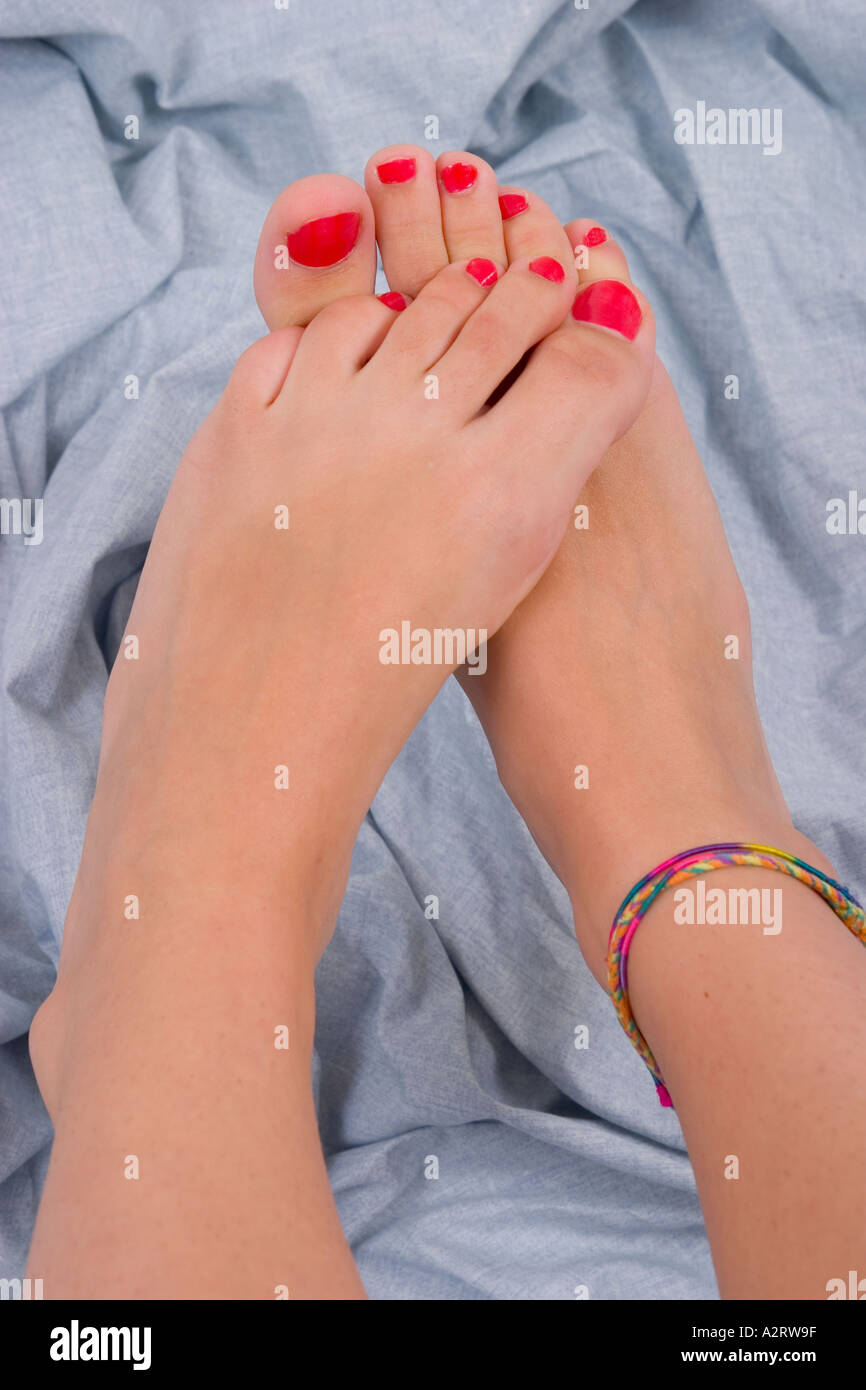 Feet young woman red toenails hi-res stock photography and images - Alamy