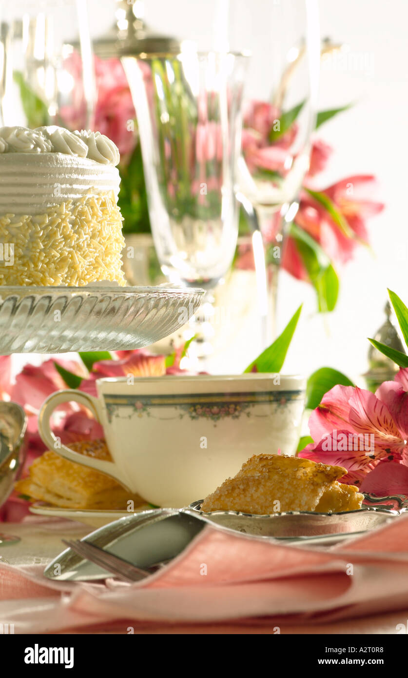 cake and tea serving Stock Photo - Alamy