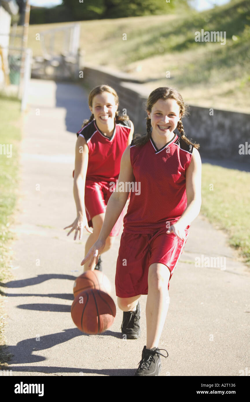 Girls playing basketball outside hi-res stock photography and images ...