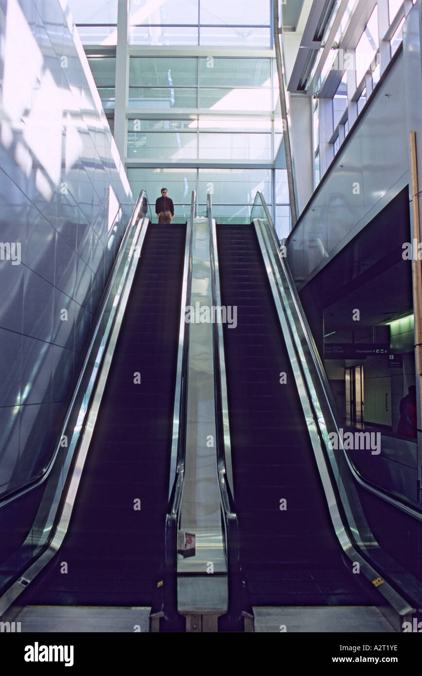 Escalator airport san francisco hi-res stock photography and images - Alamy