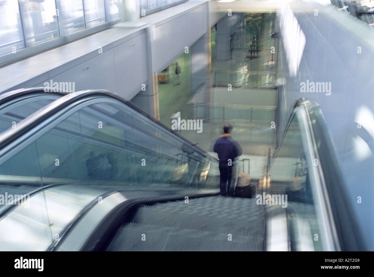 Escalator airport san francisco hi-res stock photography and images - Alamy